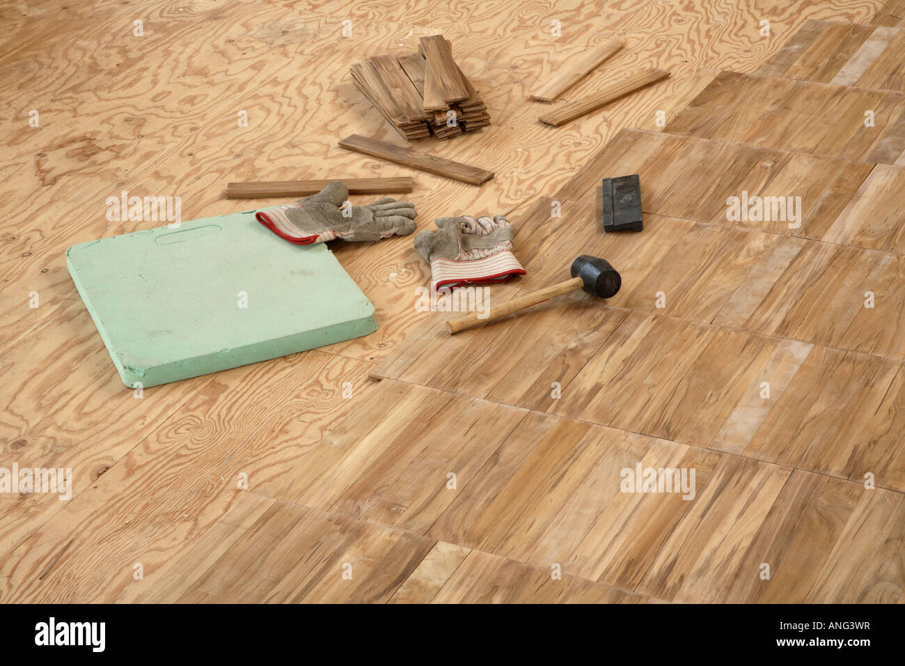 Laying a wood parquet flooring Stock Photo - Alamy