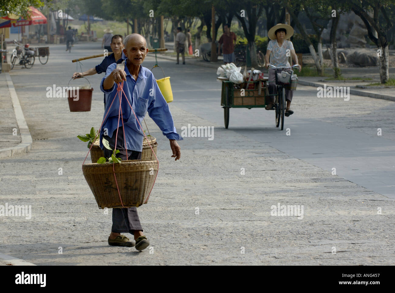 Carry heavy load shoulders hi-res stock photography and images - Alamy