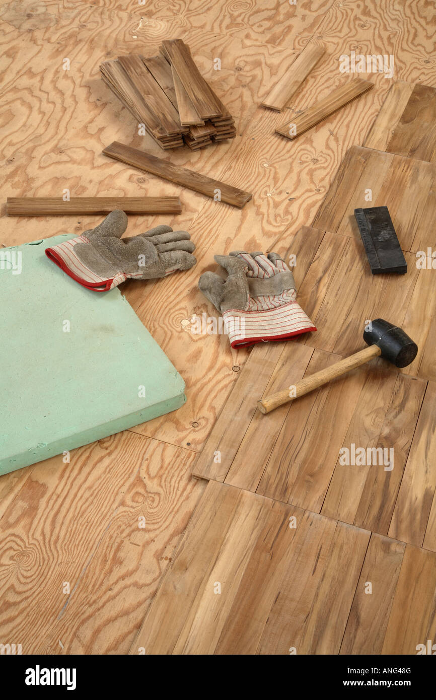 Laying a wood parquet flooring Stock Photo - Alamy