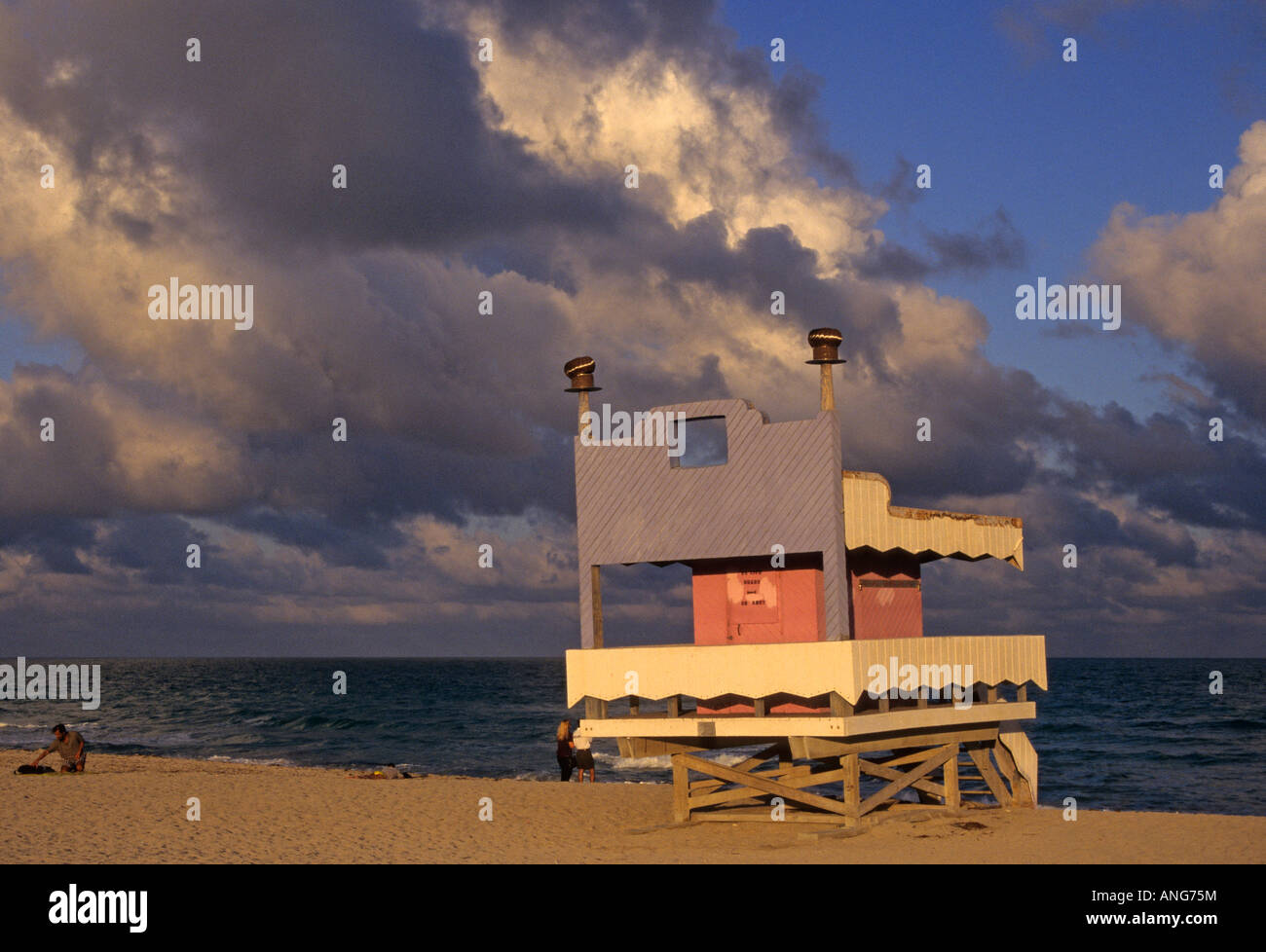 LIFEGUARD CABIN IN MIAMI BEACH FLORIDA USA Stock Photo - Alamy