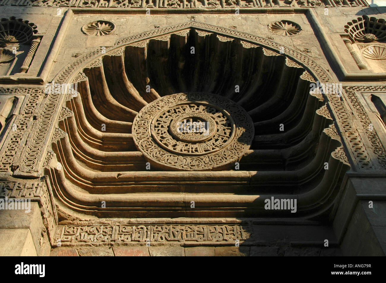 Egyptian cornice hi-res stock photography and images - Alamy