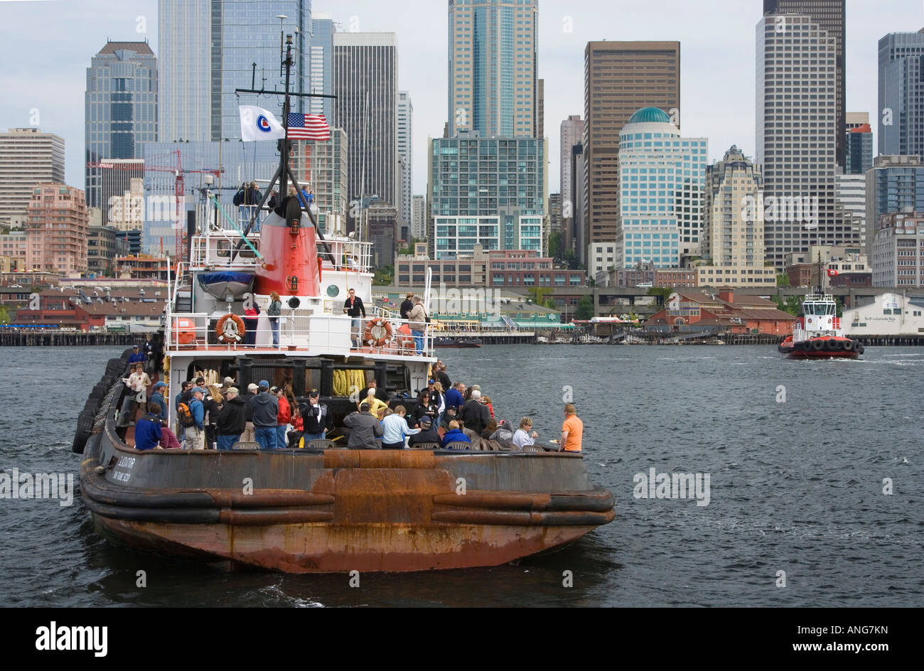Tugboat races hi-res stock photography and images - Alamy
