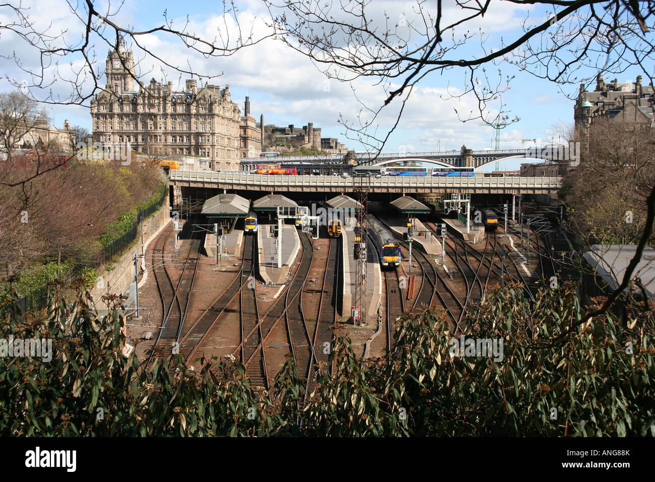 waverly street mainline railway station edinburgh scotland Stock Photo ...