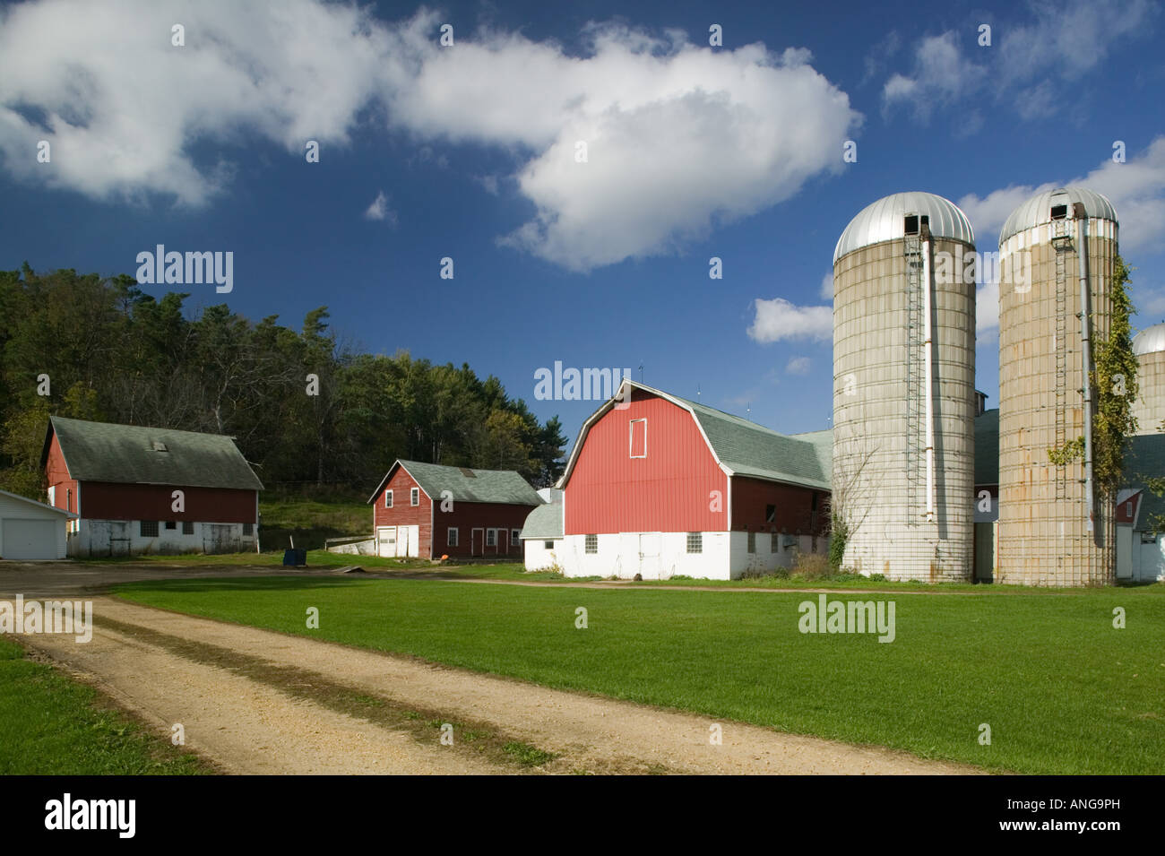 USA, WISCONSIN, Mississippi River Valley, Lund: Farm / Barn Stock Photo ...