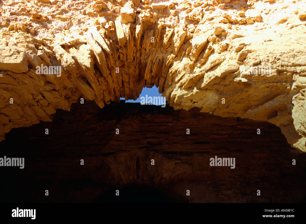 Roman arch with keystone hi-res stock photography and images - Alamy