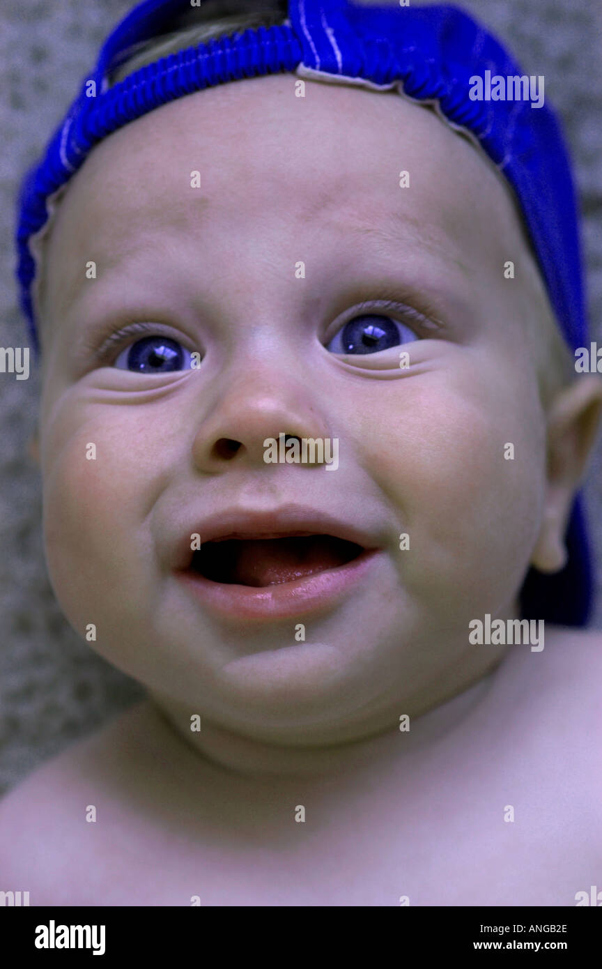 Baby eyes wide open surprised hi-res stock photography and images - Alamy