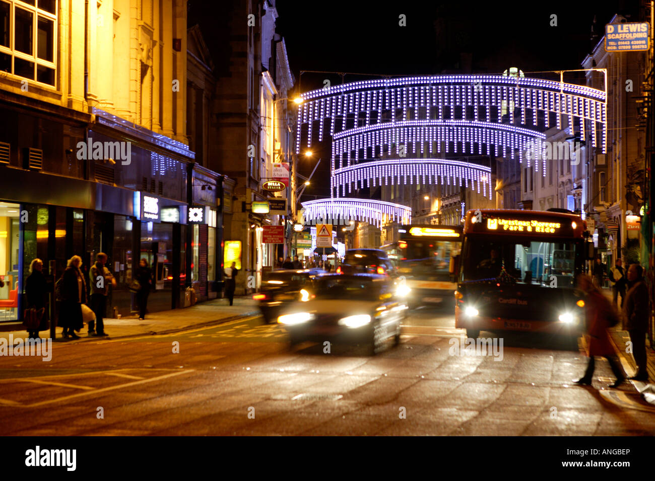 Shops shopping cars street lights lighting hi-res stock photography and ...