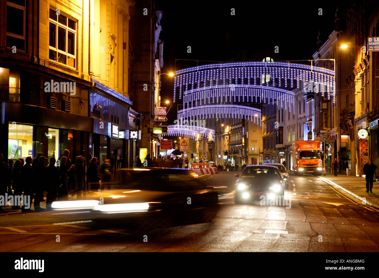 Shops shopping cars street lights lighting hi-res stock photography and ...