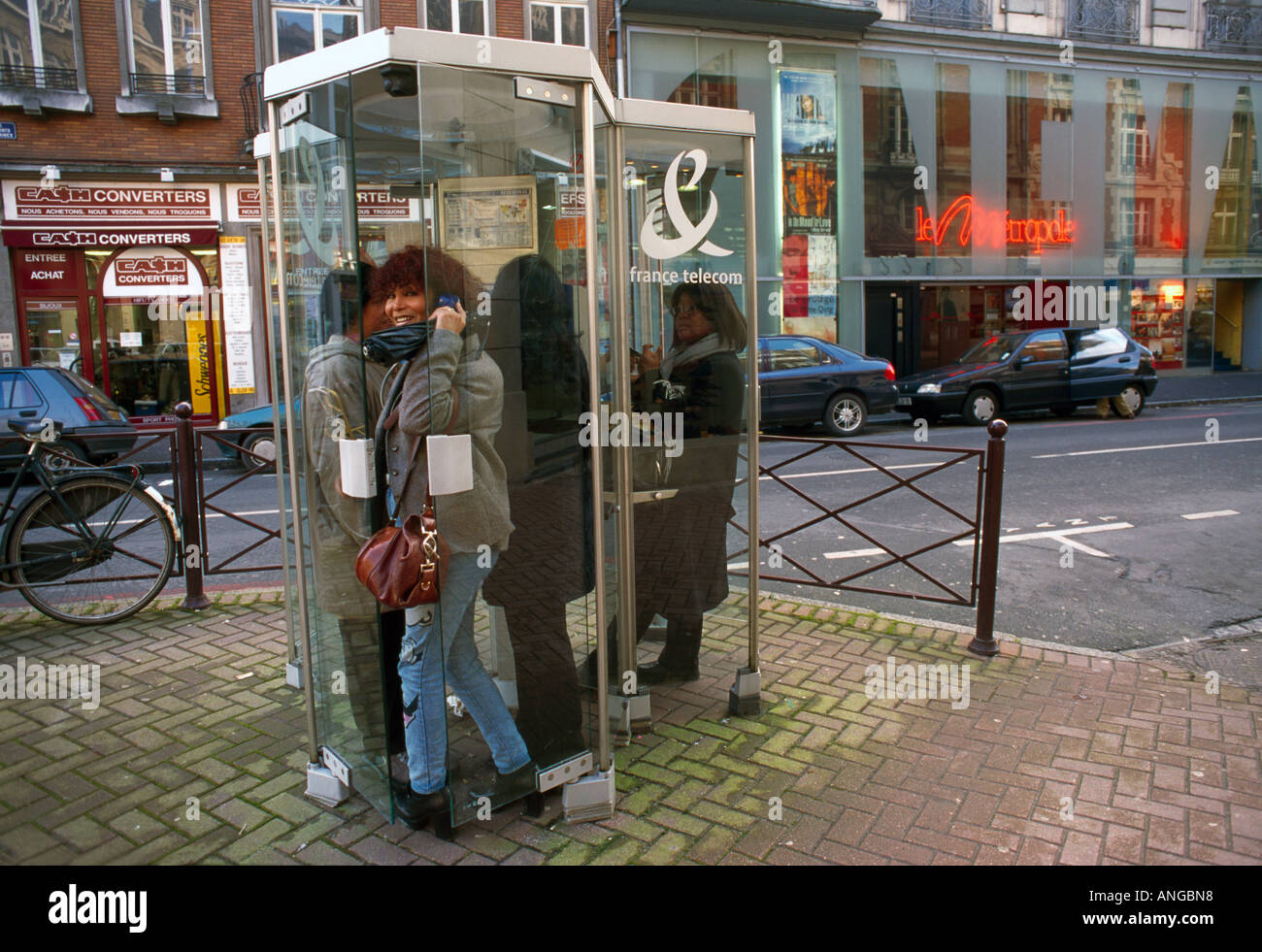 Phone booth france hi-res stock photography and images - Alamy