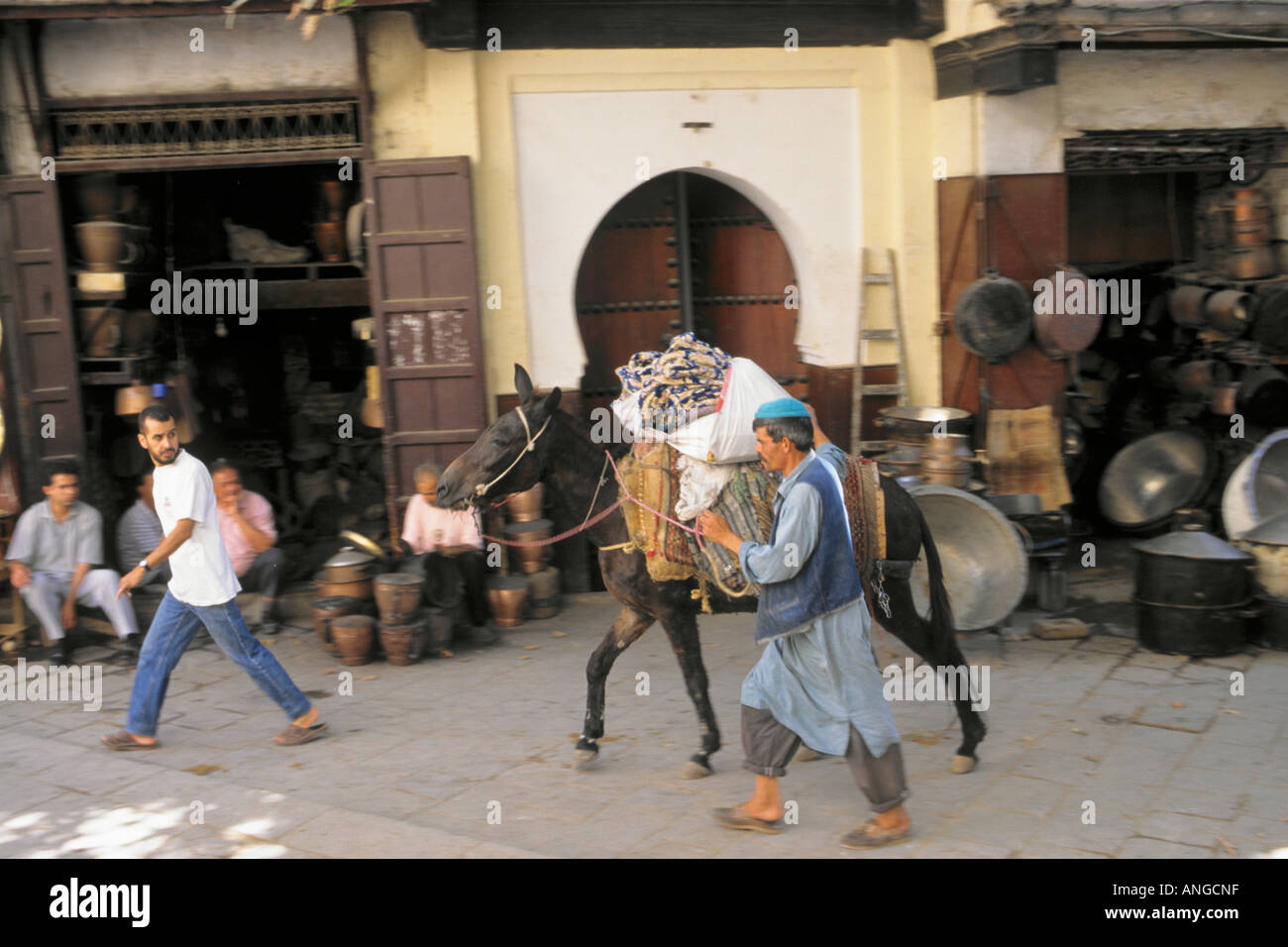 Morocco Fès Place Seffarine street scene people Stock Photo - Alamy