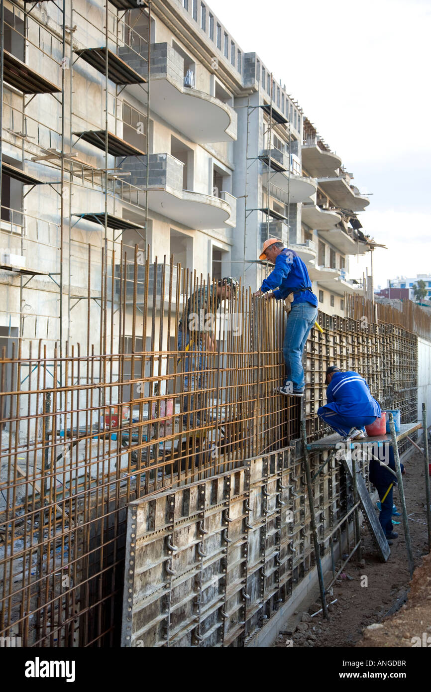 Workmen erecting Steel Shuttering, and concrete reinforcing mesh on ...