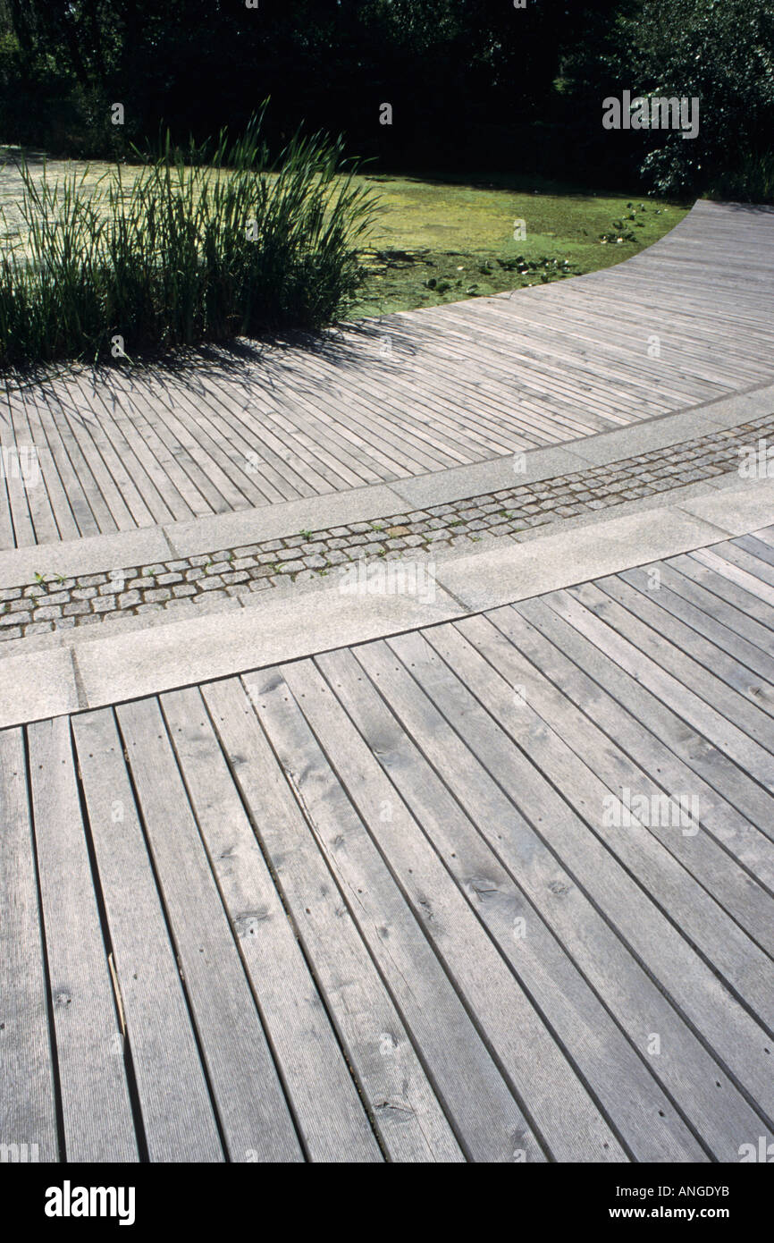 Pond terrace hi-res stock photography and images - Alamy