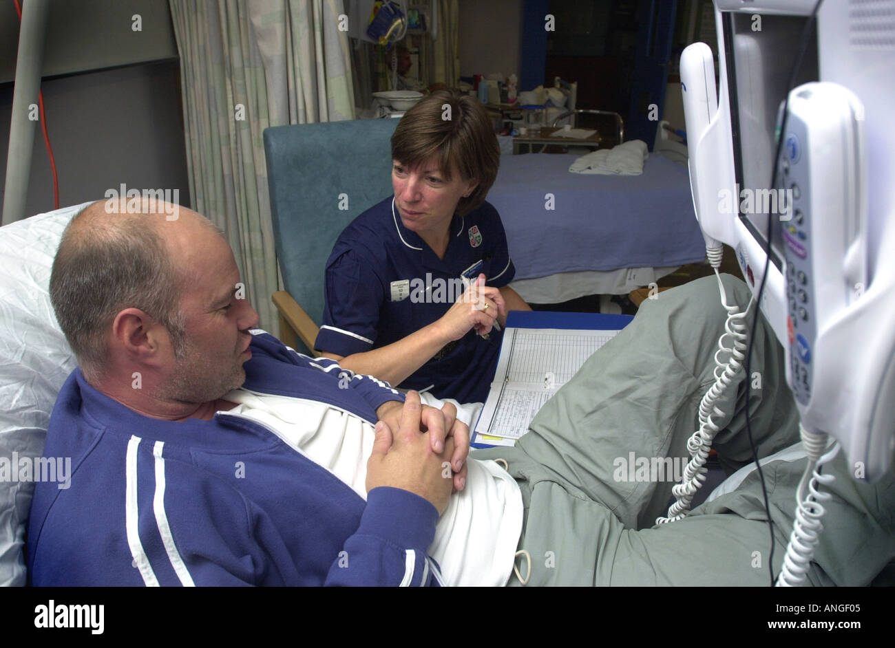 Hospital ward nurse patient beds hi-res stock photography and images ...