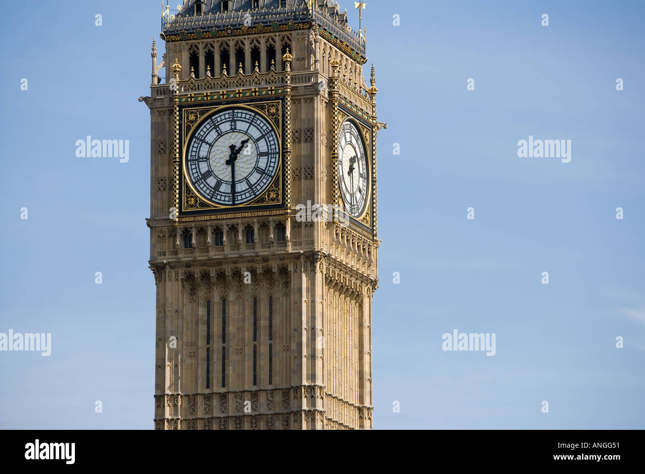 1330 clock hi-res stock photography and images - Alamy