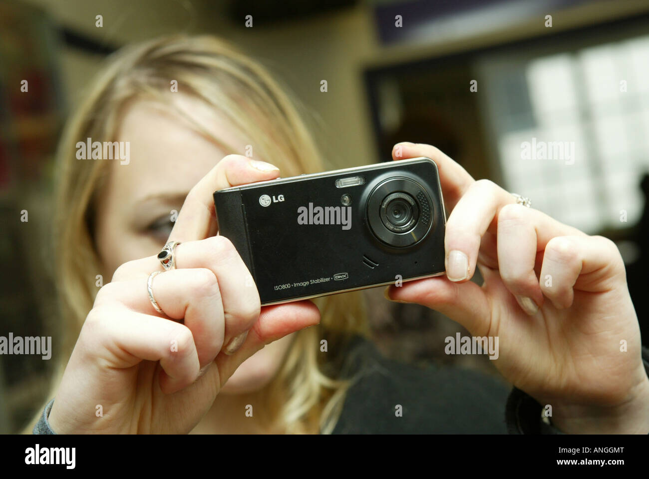 Woman takes picture new hi-res stock photography and images - Alamy