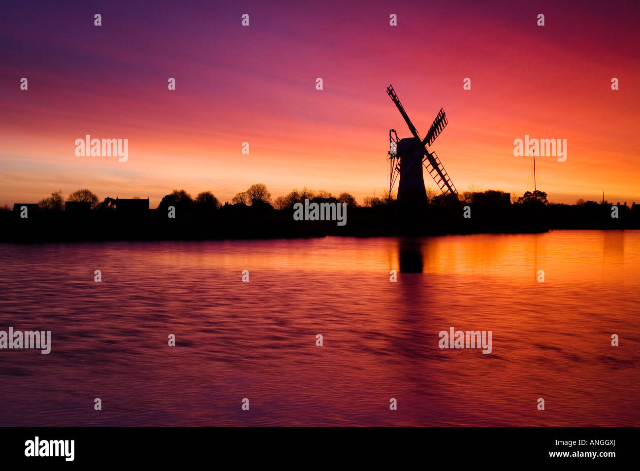 Thune windmill at sunrise on the Norfolk Broads Stock Photo - Alamy