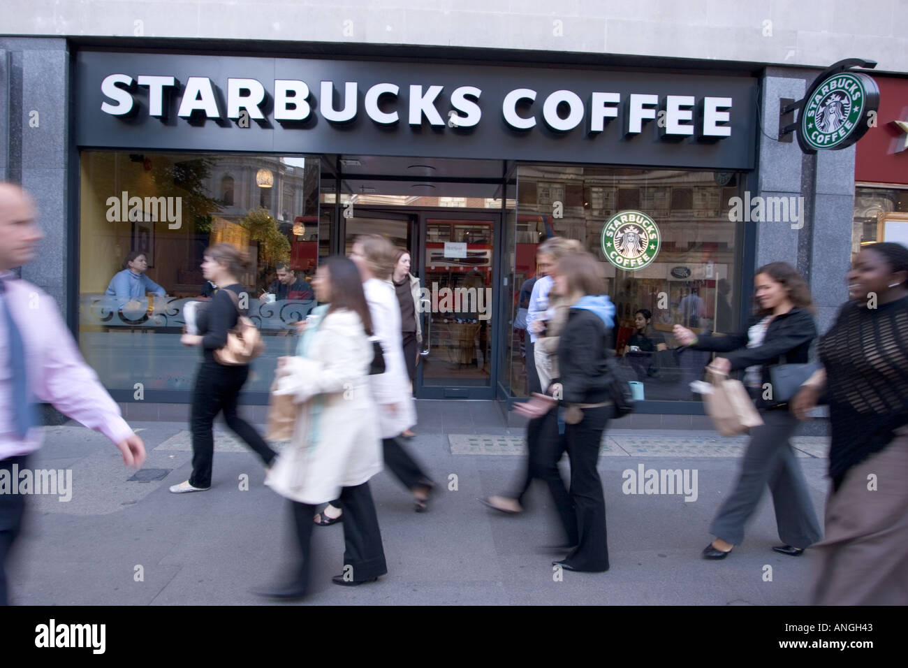 Starbucks britain hi-res stock photography and images - Alamy