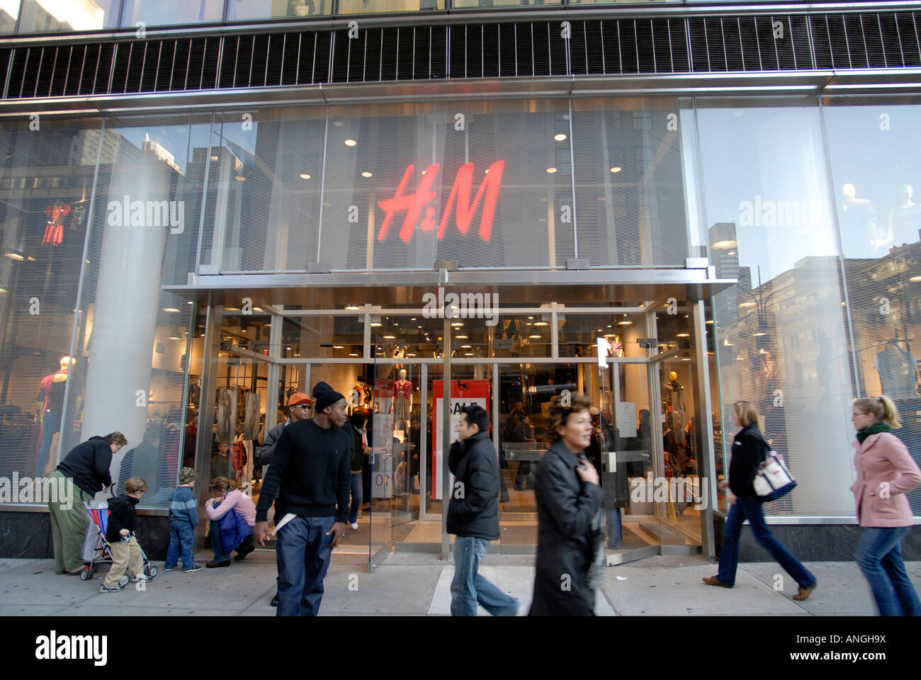 H M Store on Fifth Avenue in NYC Stock Photo - Alamy