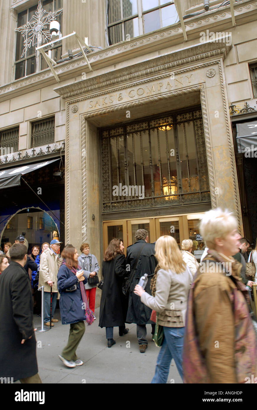 Saks Fifth Avenue in NYC is crawling with shoppers during the Christmas ...