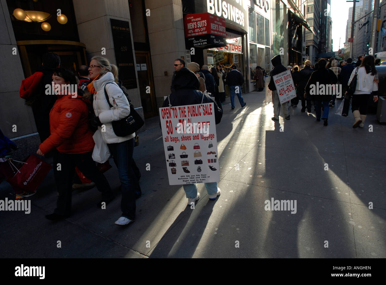 Hordes of shoppers on Fifth Avenue in NYC Stock Photo - Alamy