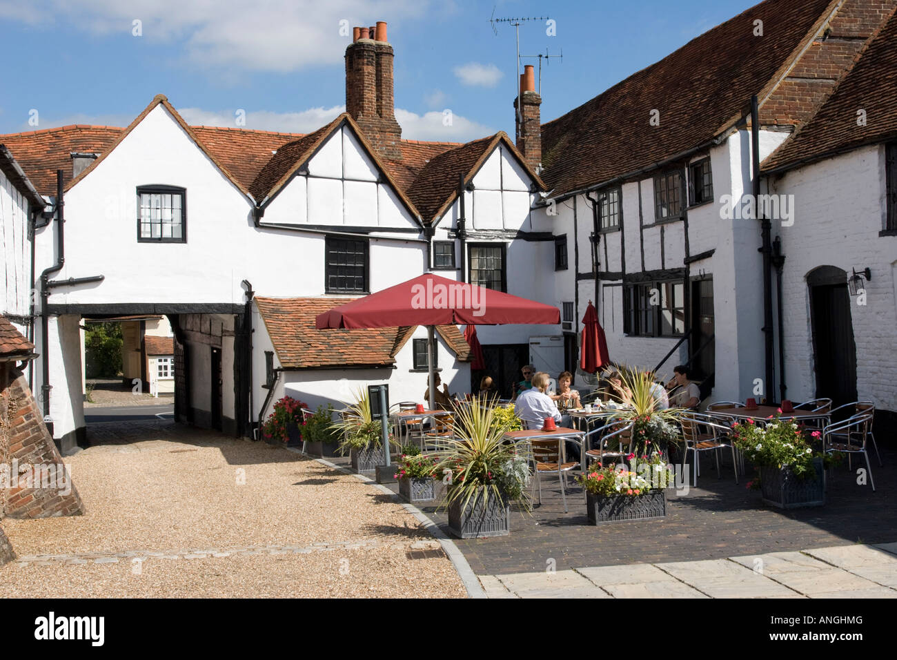The Kings Arms Pub Old Amersham Bucks Stock Photo - Alamy