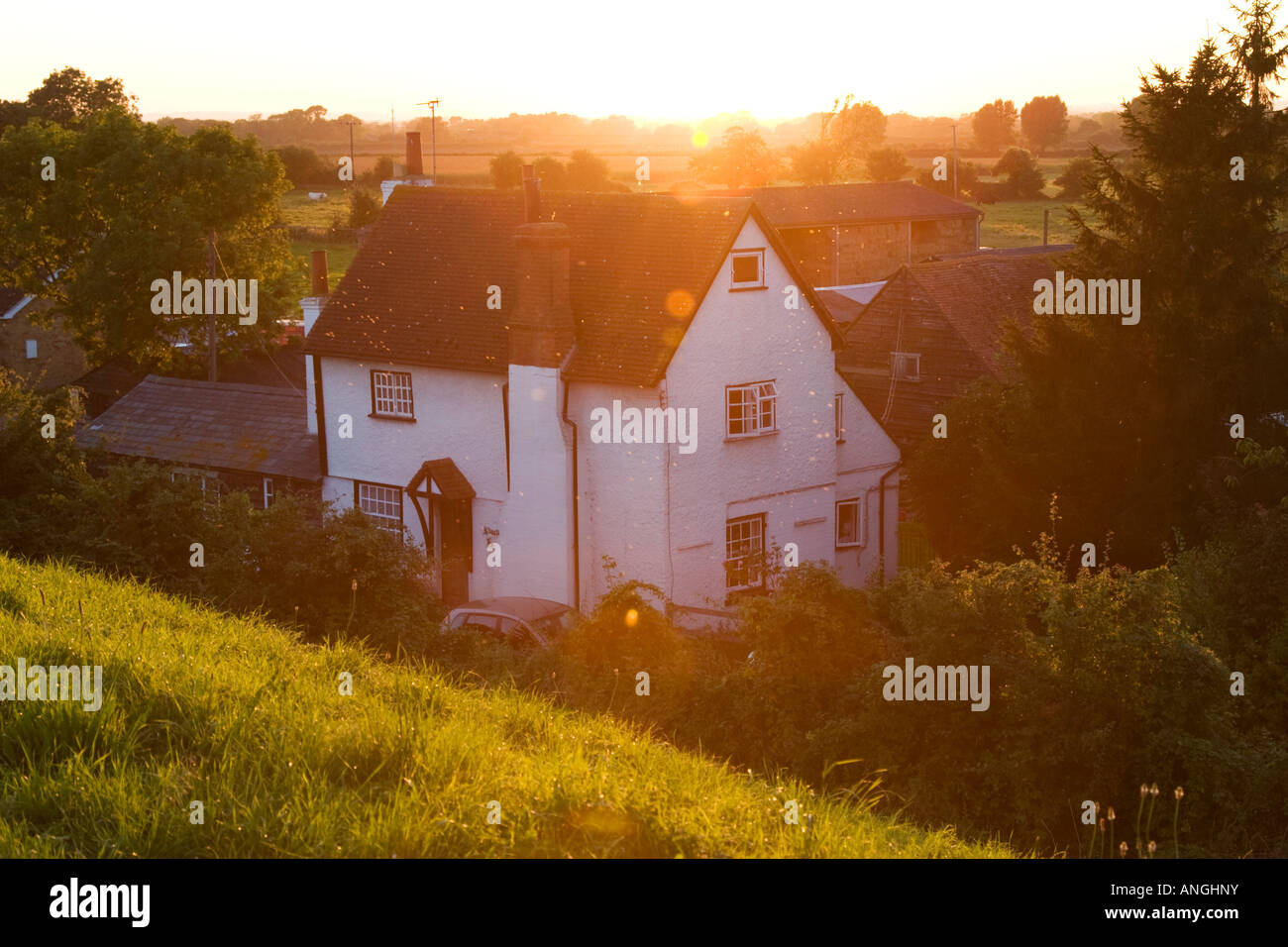 English cottage at Sunset Marsworth Buckinghamshire Stock Photo - Alamy