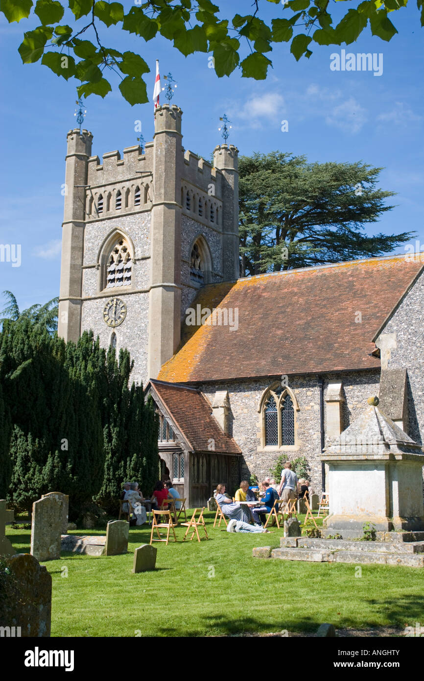 Hambleden village chilterns buckinghamshire hi-res stock photography ...