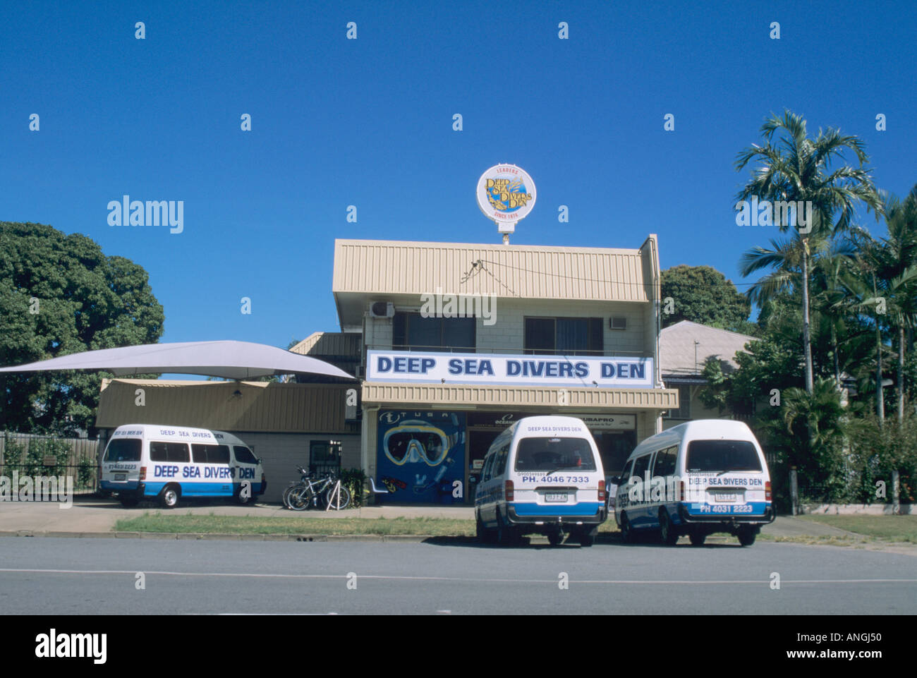 Deep sea divers den hi-res stock photography and images - Alamy