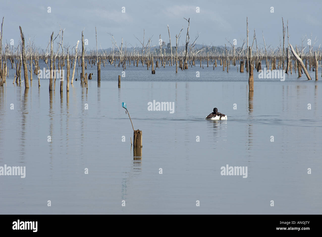 Maroon man in the Brokopondo Reservoir, Suriname Stock Photo - Alamy