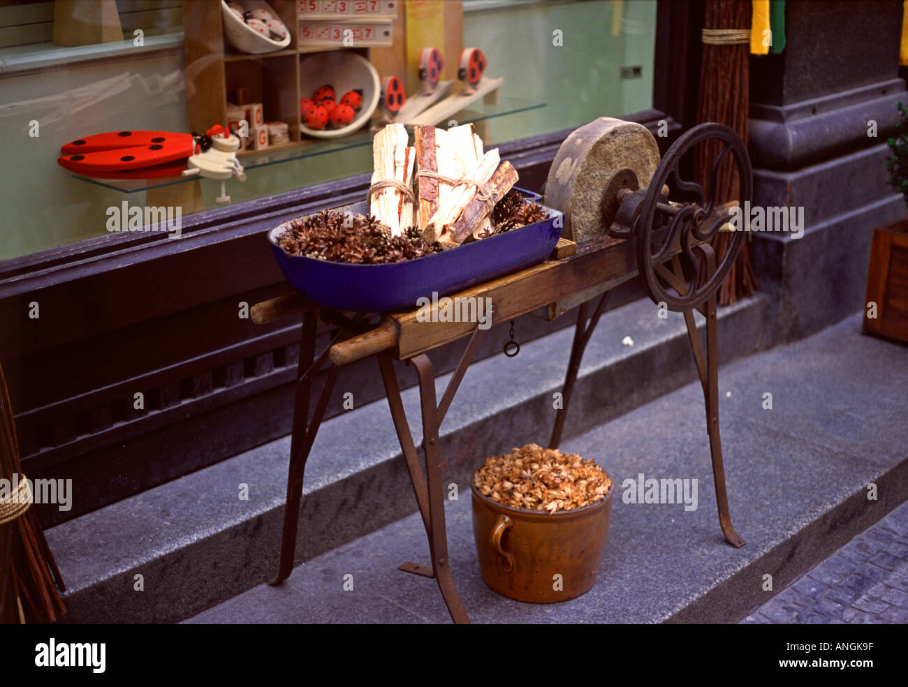 Wheel knife hi-res stock photography and images - Alamy