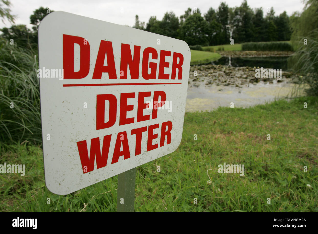 danger deep water signs near lake on golf course Stock Photo - Alamy