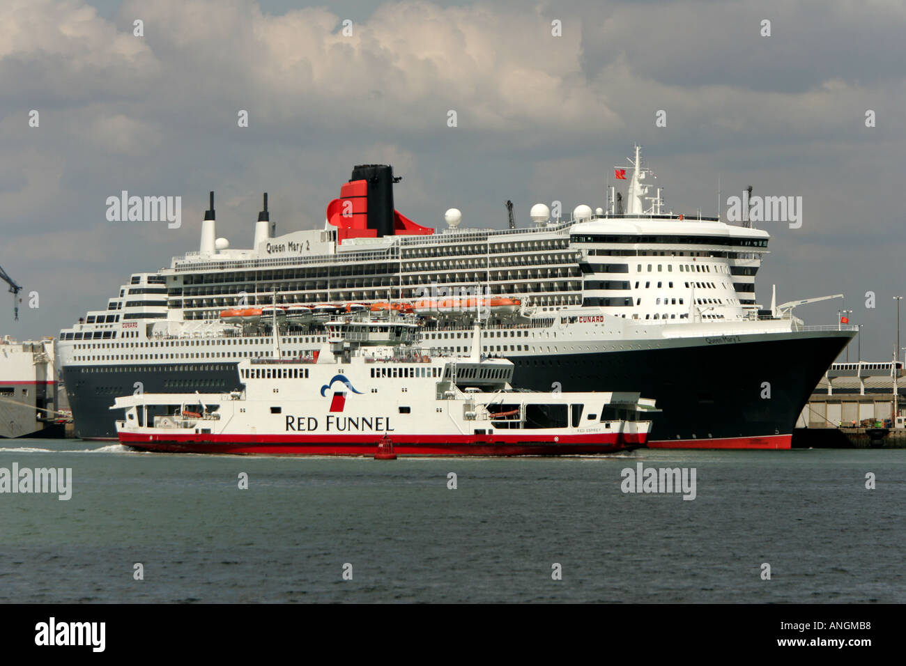 Queen mary ship war hi-res stock photography and images - Alamy