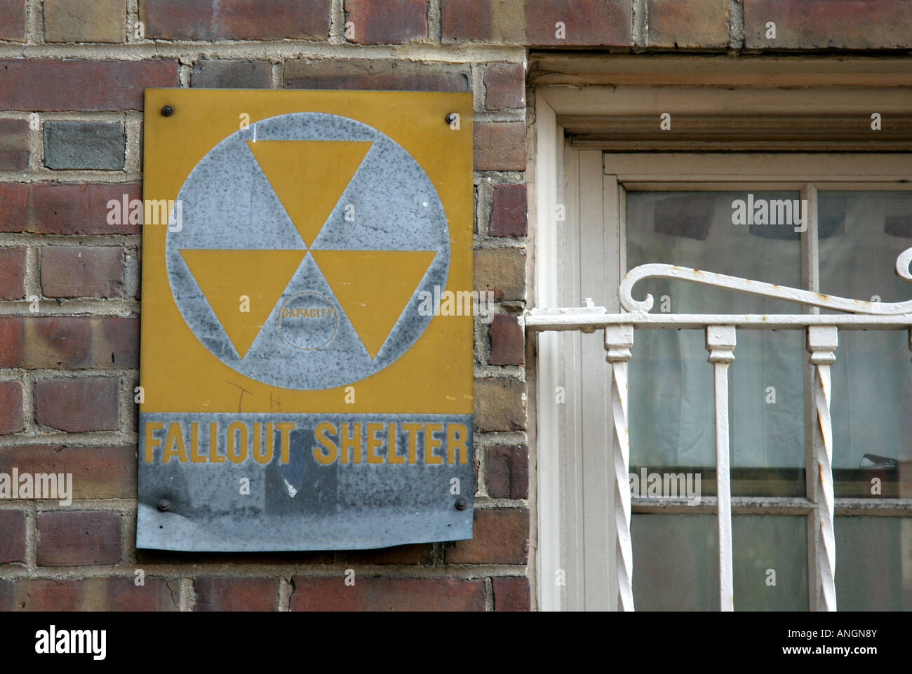 Nuclear war fallout shelter sign in New York City Stock Photo - Alamy