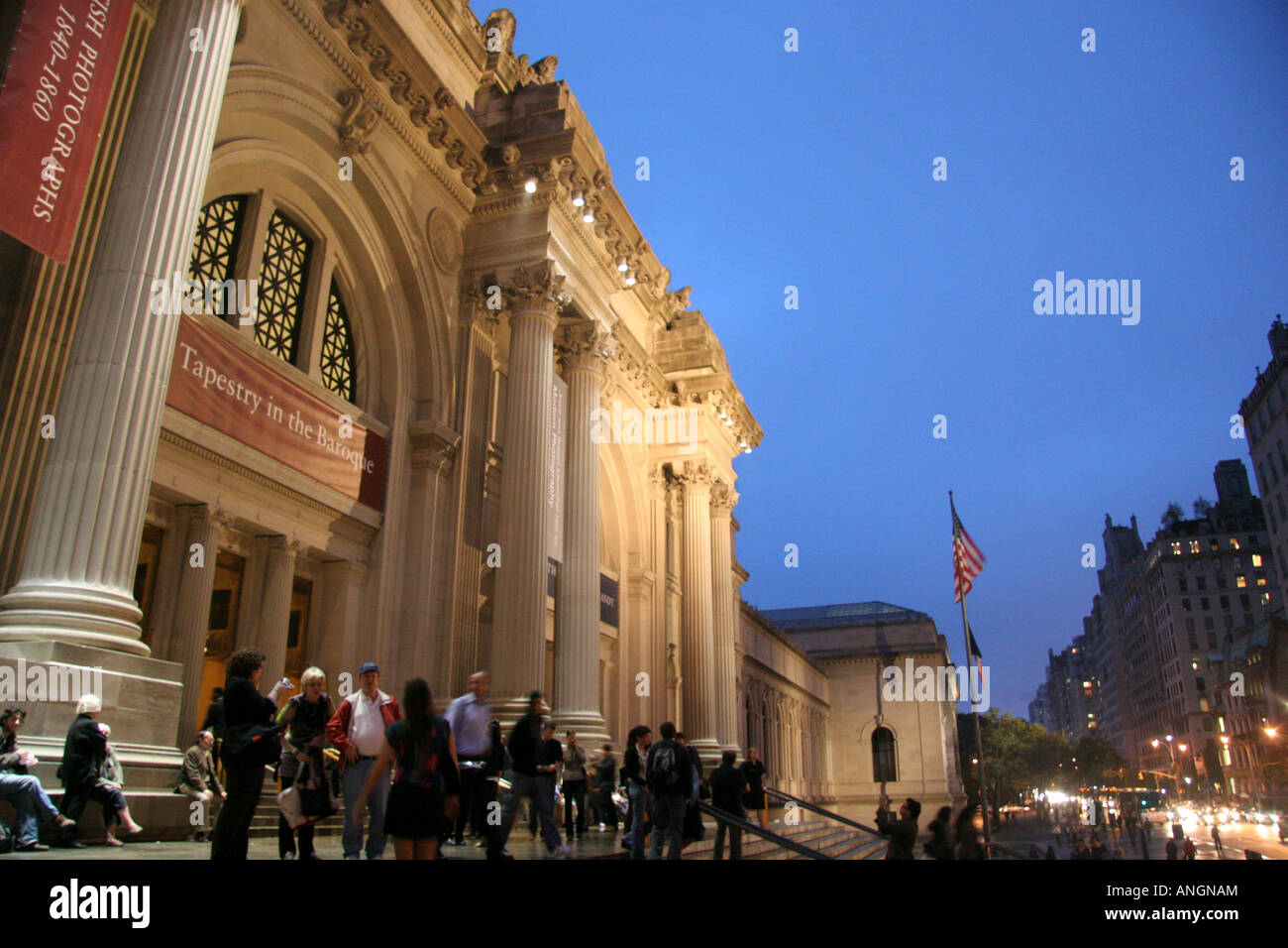 The New York Met Metropolitan Museum at night Stock Photo - Alamy