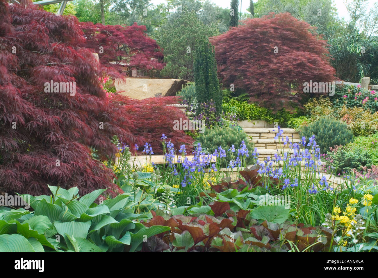 The Bradstone Spring Garden at Chelsea Flower Show 2005 designed by ...