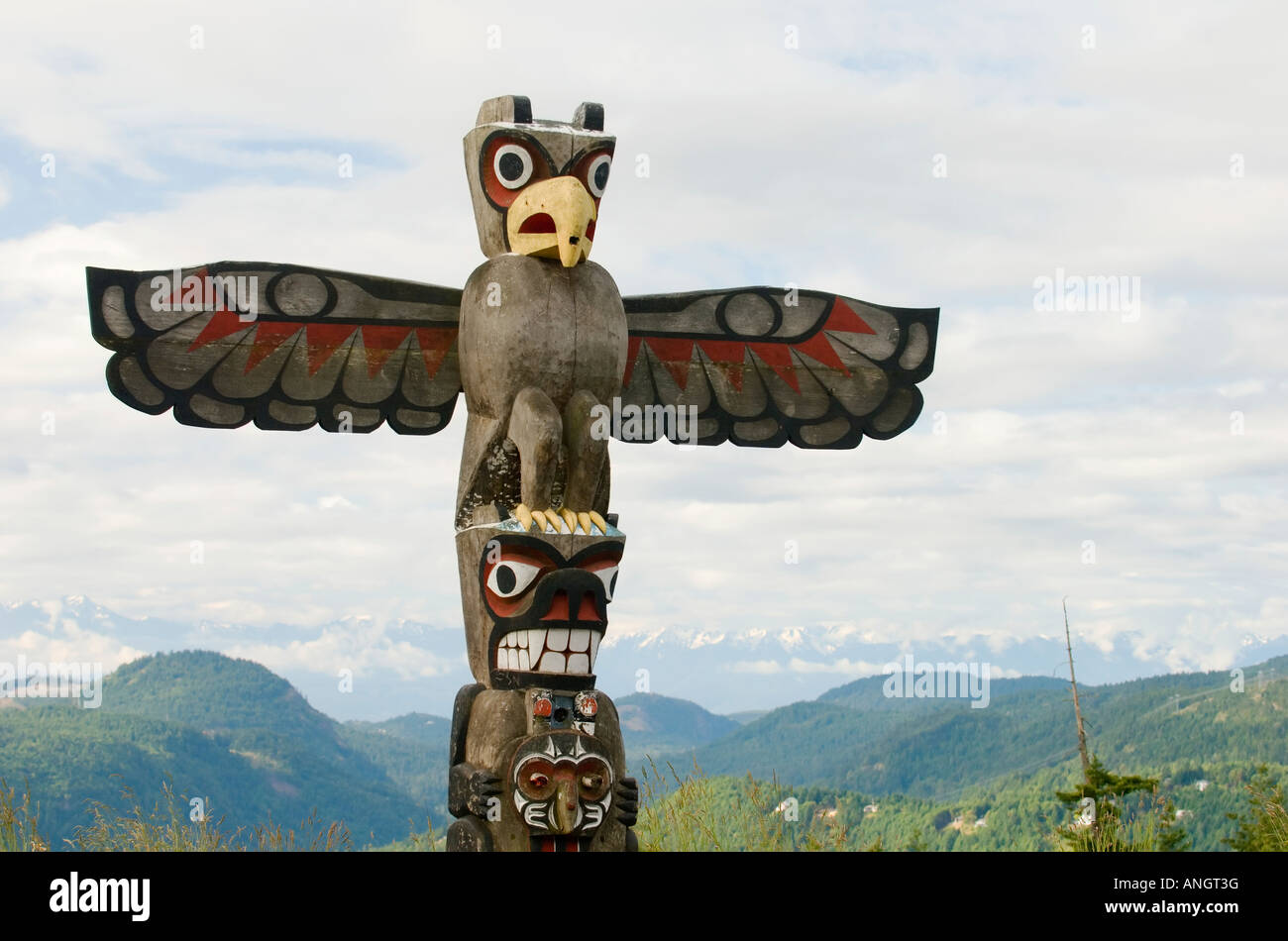 A totem pole along the Malahat Drive near Victoria, Vancouver Island ...