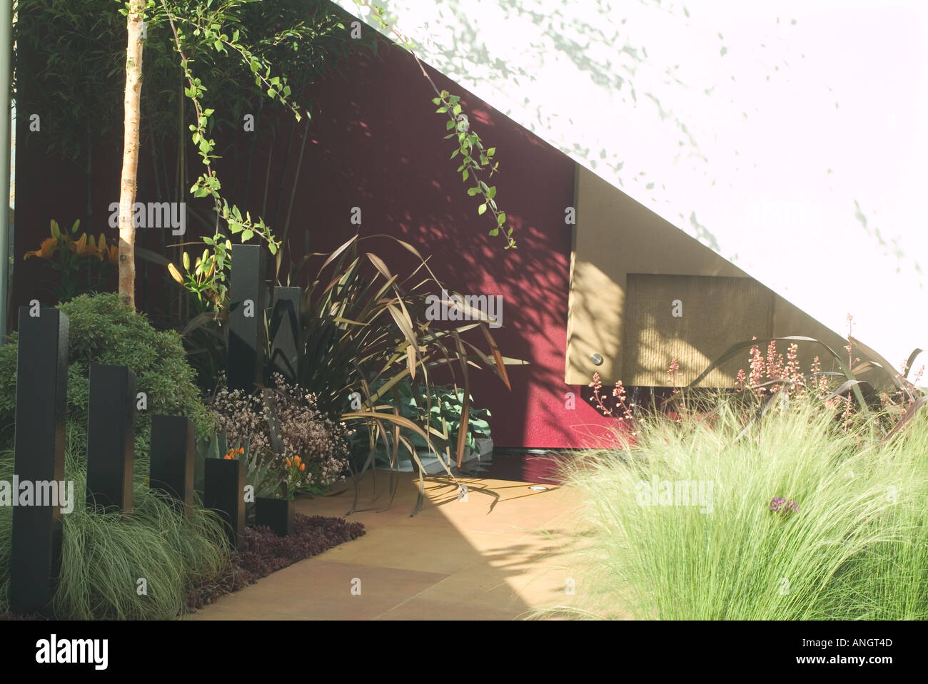 Room to be Free a Chic Garden at Chelsea Flower Show 2005 designed by ...