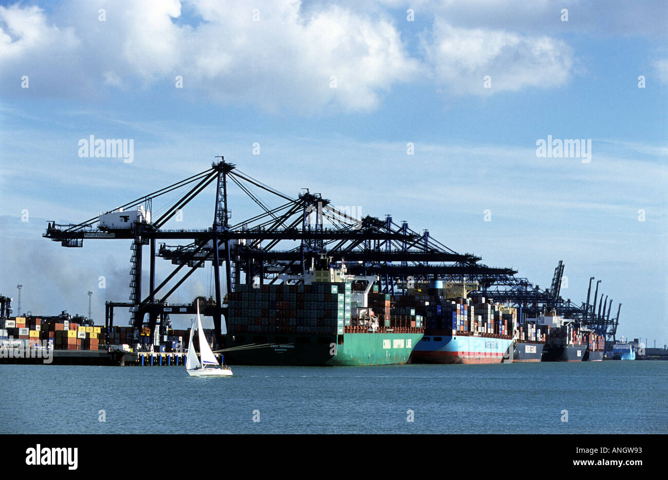 Britains largest container port hi-res stock photography and images - Alamy