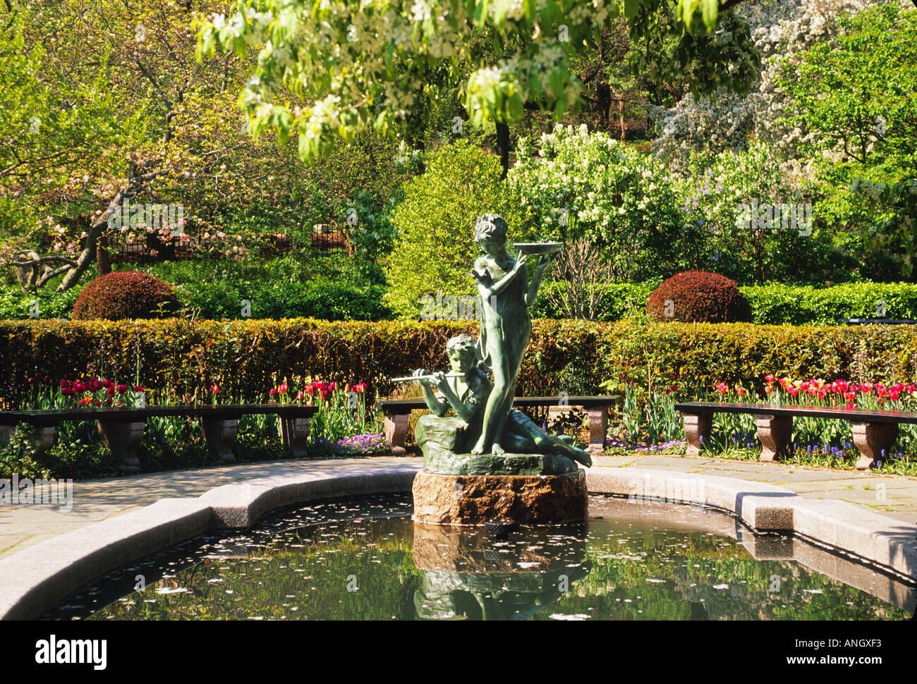 Secret Garden Statue Central Park High Resolution Stock Photography and ...