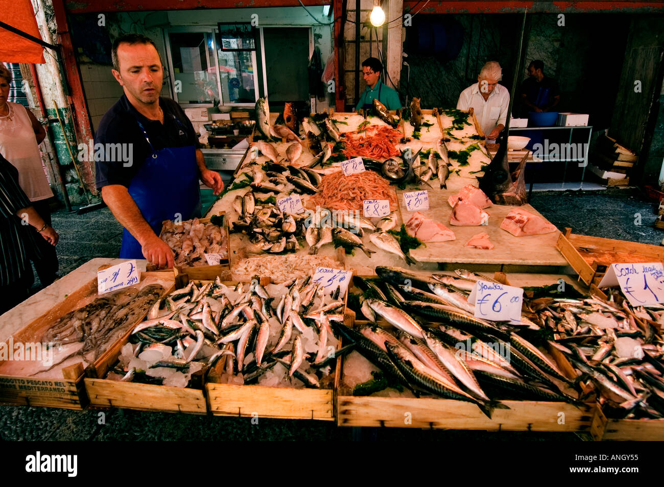 Sicily market fish hi-res stock photography and images - Alamy
