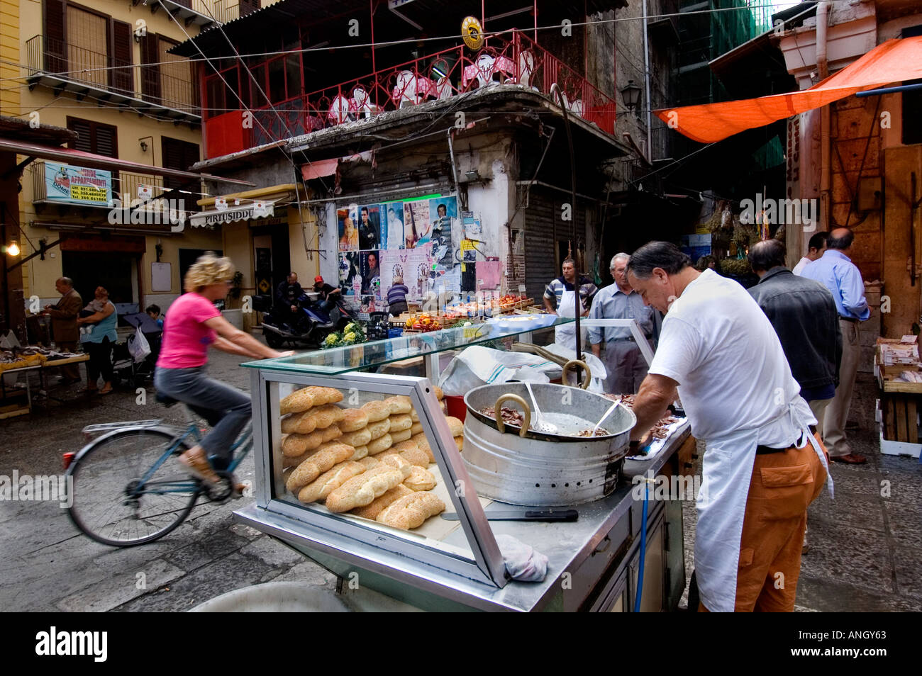 Palermo Sicily bakery baker market Italy bread Stock Photo - Alamy