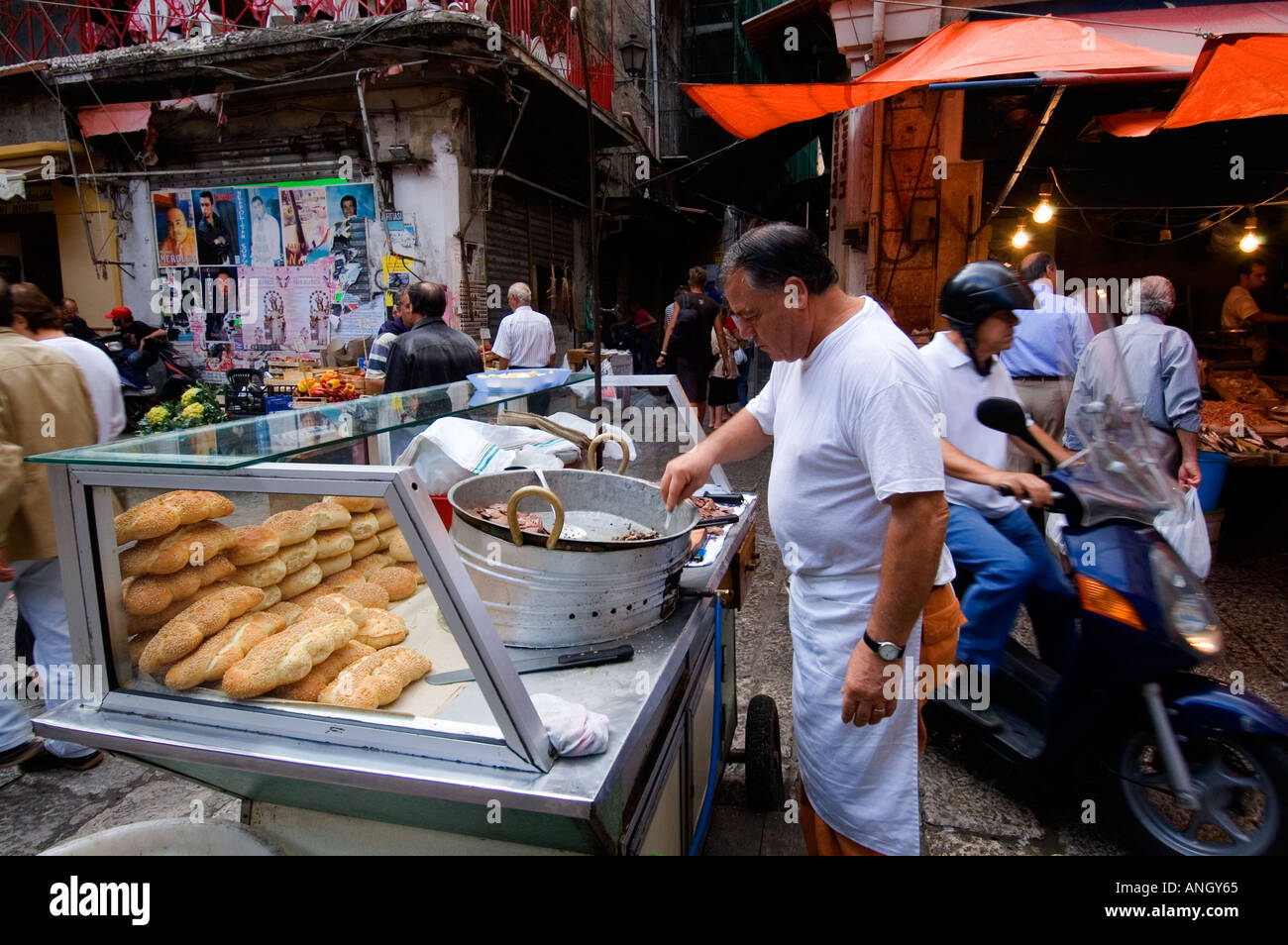 Medieval baker hi-res stock photography and images - Alamy