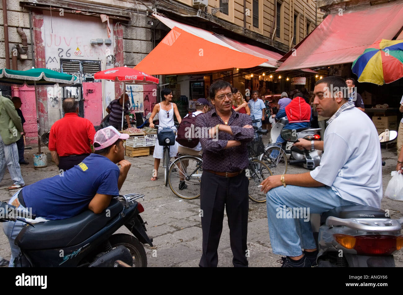 Sicilian men hi-res stock photography and images - Alamy