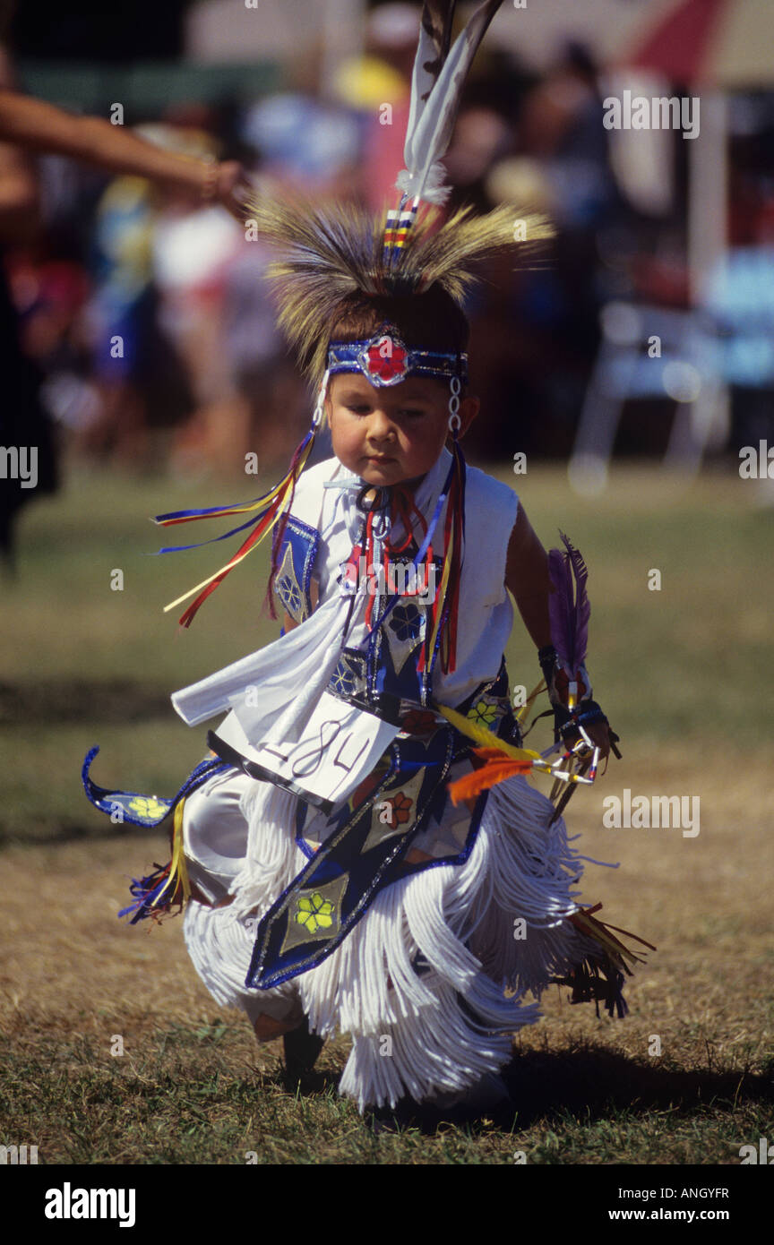 Children pow wow dance hi-res stock photography and images - Alamy