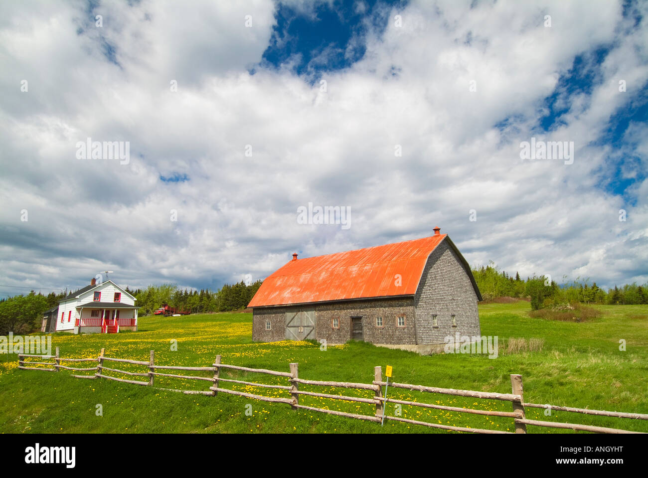 Barns quebec farms agriculture hi-res stock photography and images - Alamy
