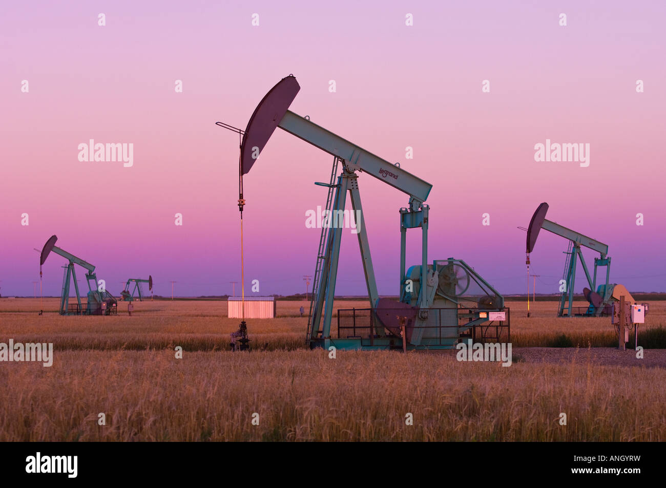 Oil wells sunset hi-res stock photography and images - Alamy