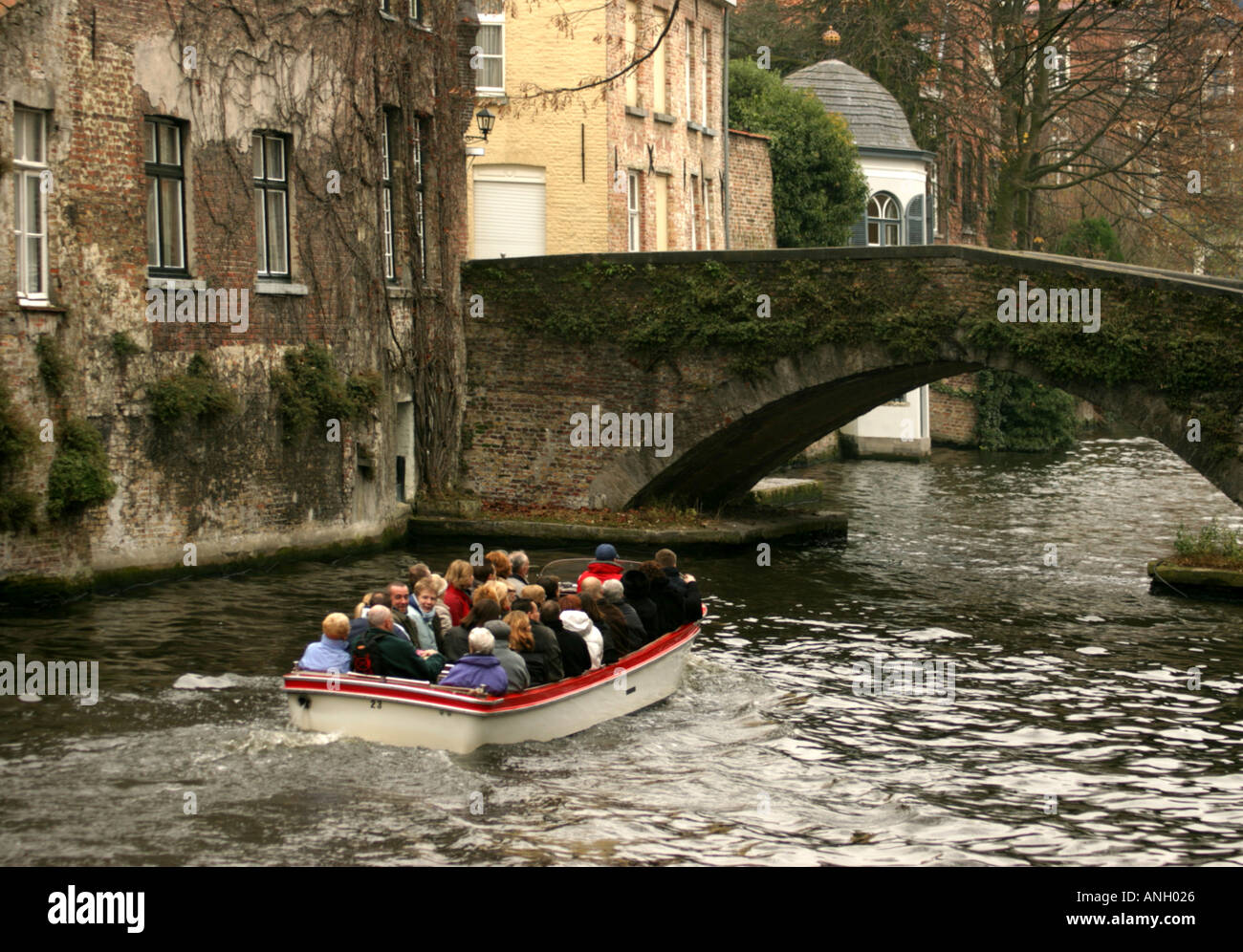 Bruge canal bridge hi-res stock photography and images - Alamy