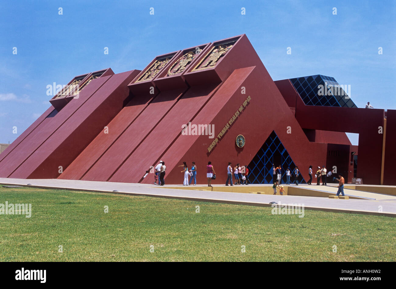 Museum royal tombs sipan ornaments hi-res stock photography and images ...