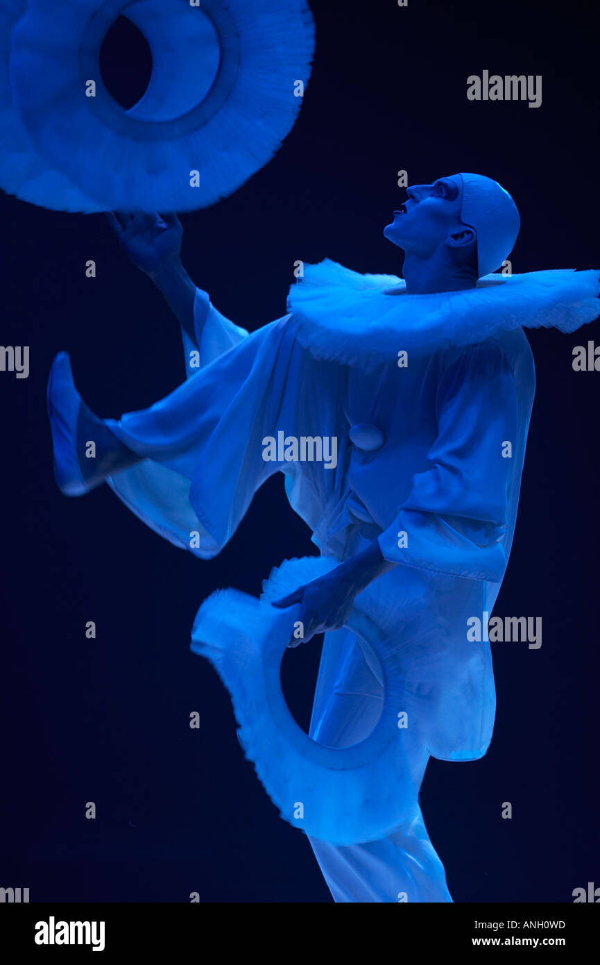 Juggler in Moscow circus Stock Photo - Alamy