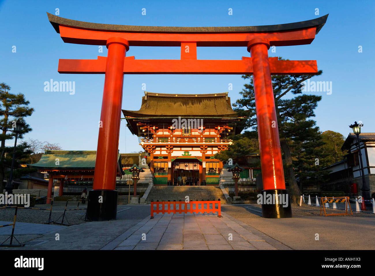Red Torii gate, Fushimi Inari Taisha Shrine, Kyoto, Japan Stock Photo ...